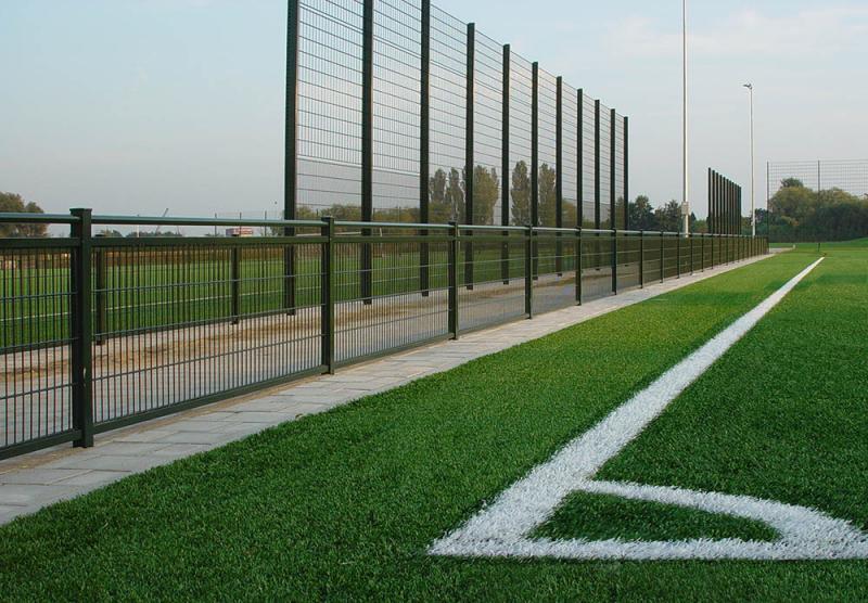Sportplatz Einzäunungen | Ballfangzäune | Zaunonline.de